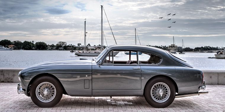 Join the Vintage And Classic Photo Contest and win Tripod And More ...